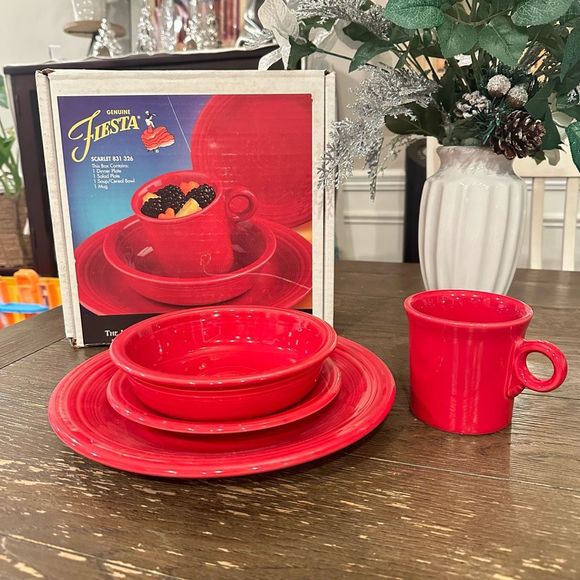 Fiesta | Dining | Fiesta Genuine Scarlet 4 Piece Place Setting ...